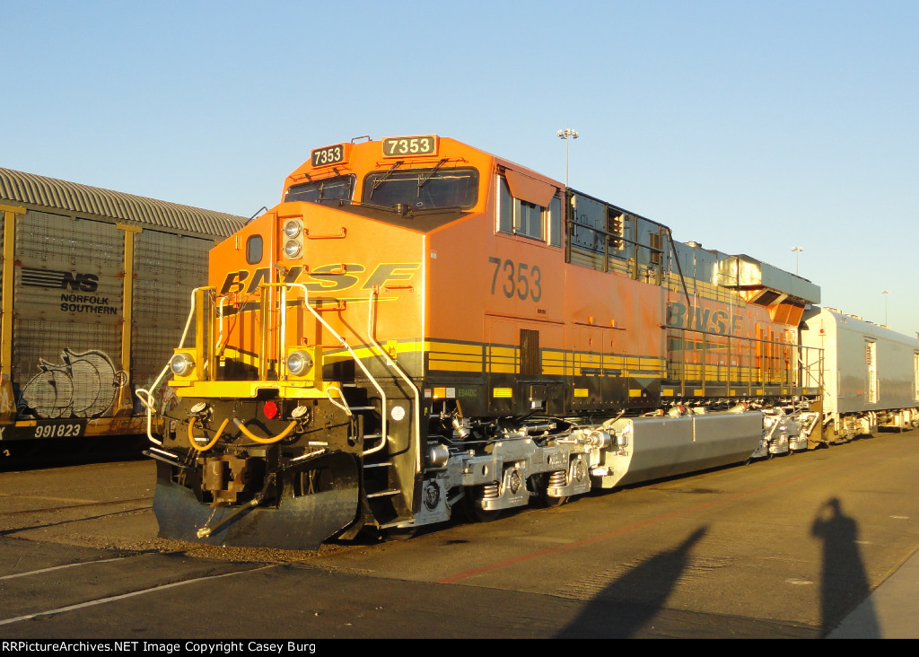 BNSF 7353